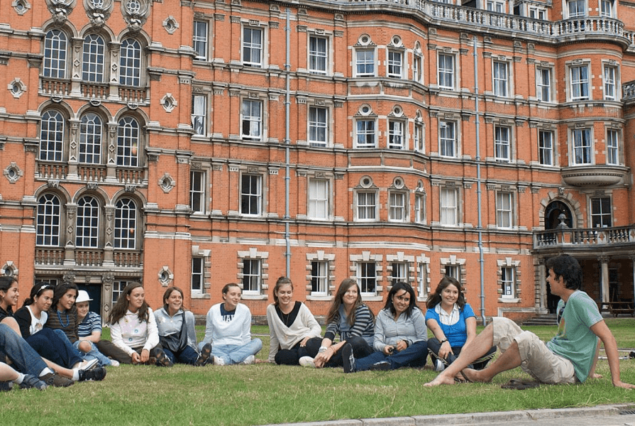 Tips & Tricks on Choosing the Perfect University for Your Career - Your ...